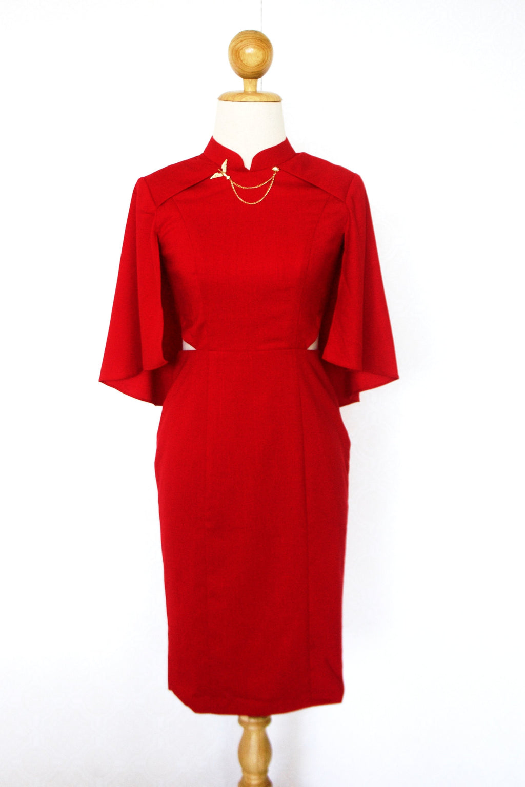 Cape Cut-Out Fitted Cheongsam - Red (Pre-order) – The Missing Piece